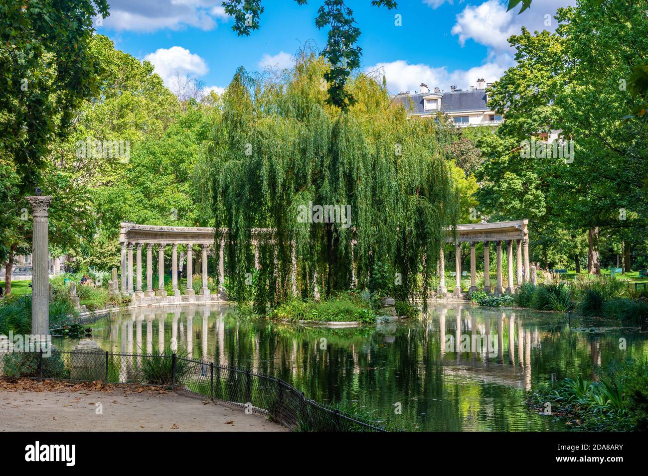 City of paris rotunda hi-res stock photography and images - Alamy
