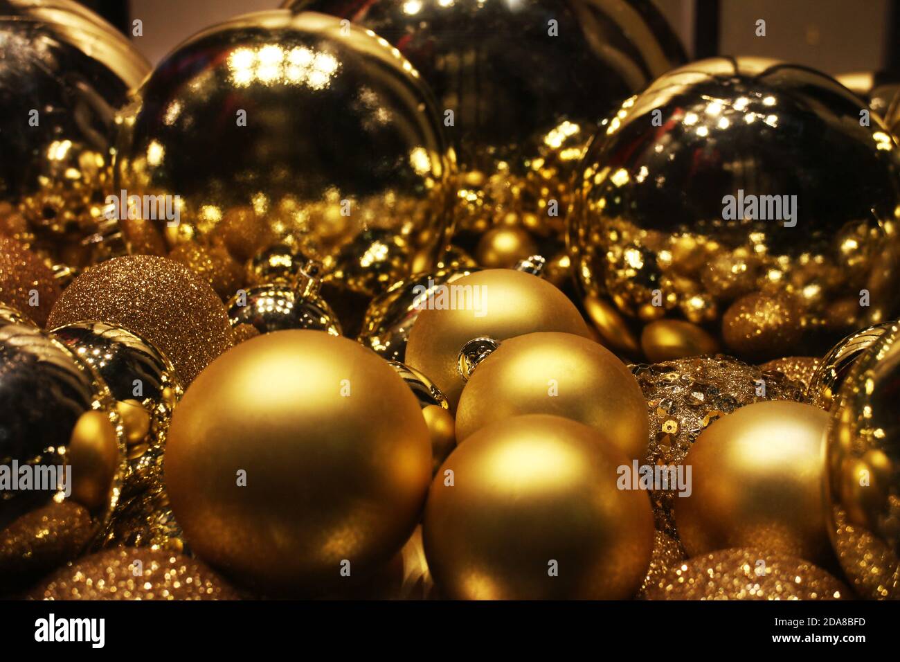 Christmas golden balls with sparkles and reflections, background with ...