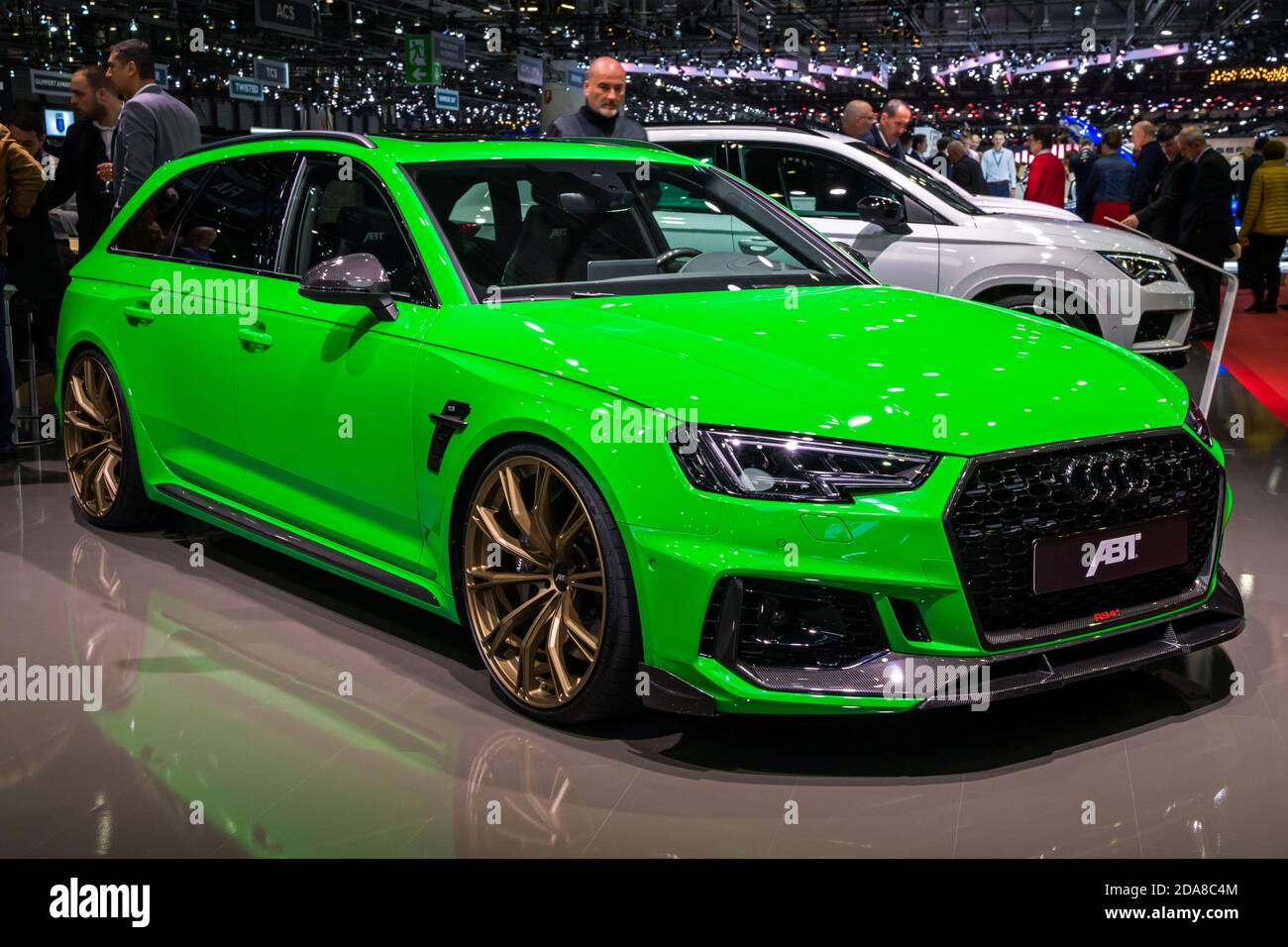 Audi rs4 motor hi-res stock photography and images - Alamy