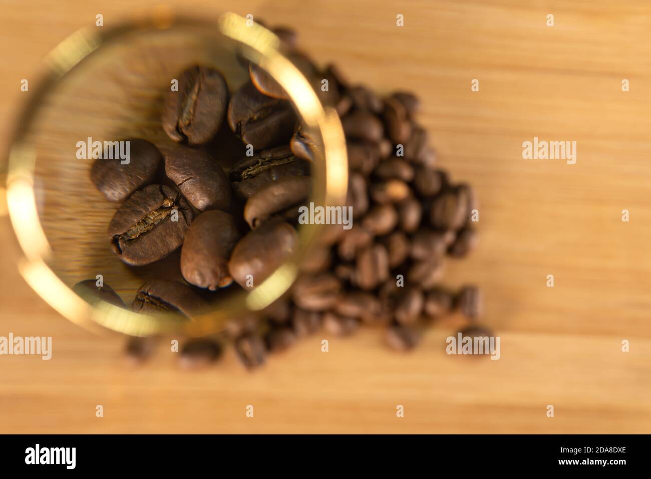 Large magnifying glass hi-res stock photography and images - Alamy