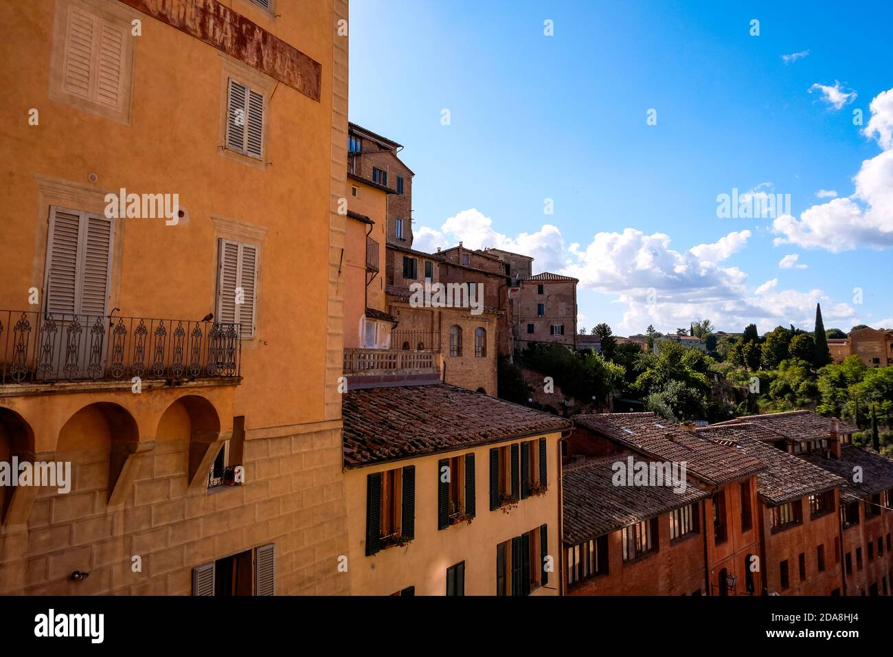 Medieval residential buildings hi-res stock photography and images - Alamy