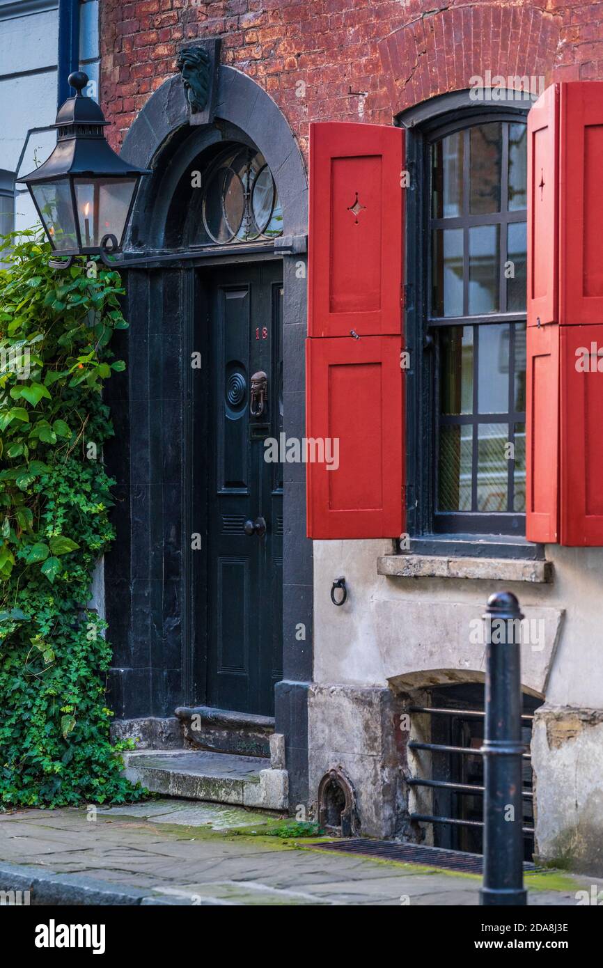 Preserved Huguenot house Spitalfield London - Dennis Severs House at 18 ...