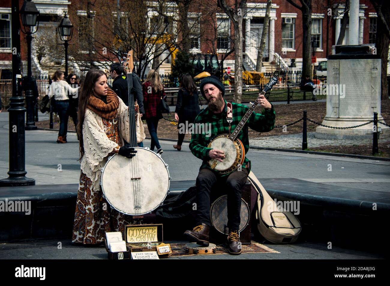 Married couple Coyote & Crow playing bluegrass on 5-string banjo and ...