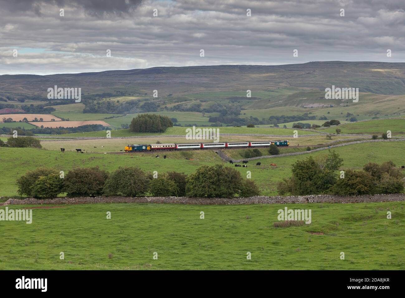 Class 37 locomotive 37407 passing Waitby on the scenic Settle ...