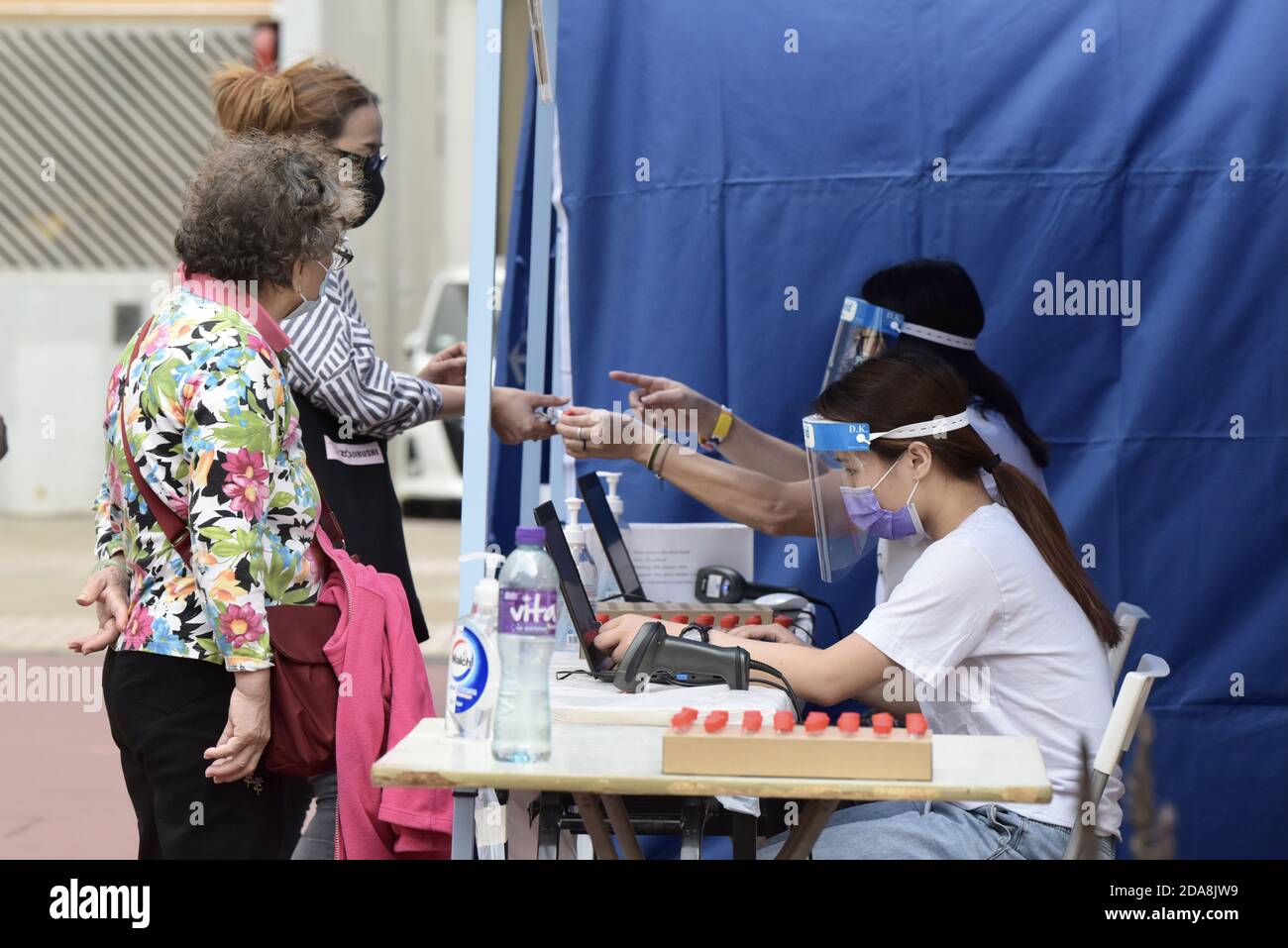 Saliva flow hi-res stock photography and images - Alamy
