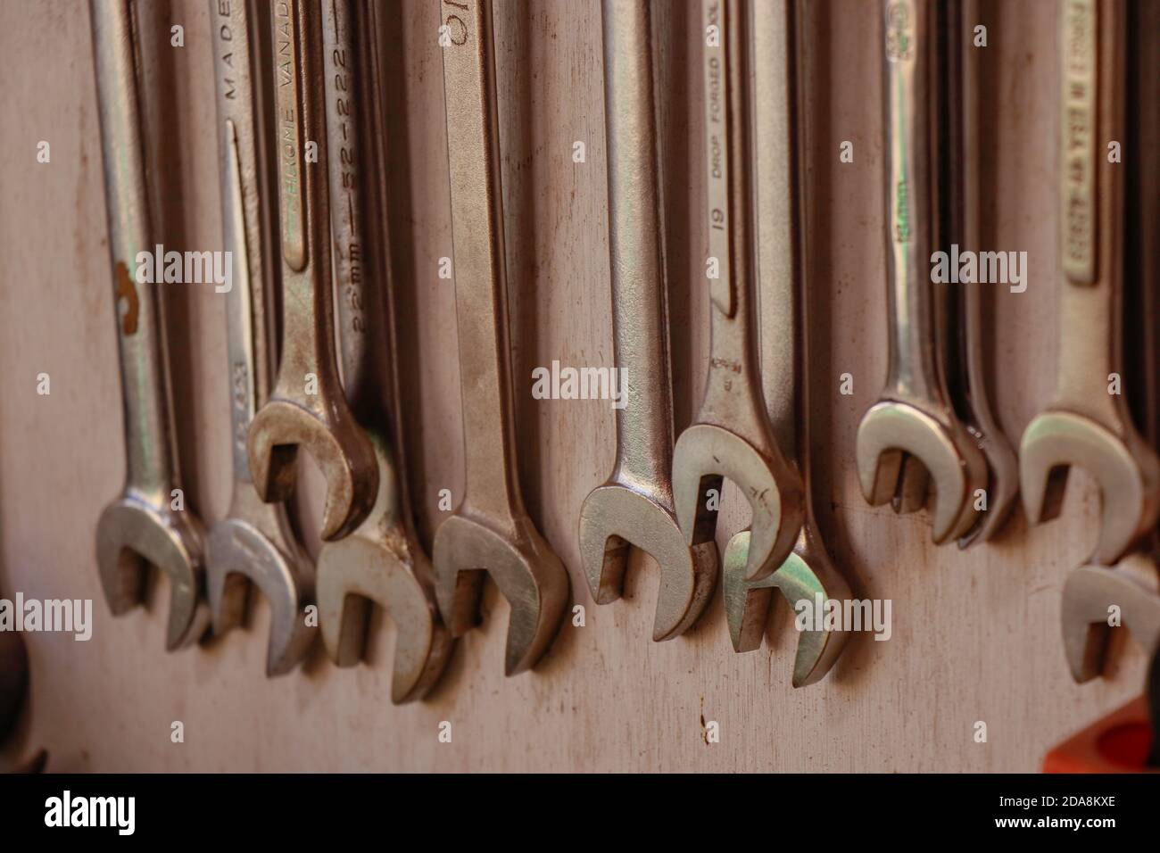 Wrenches line up hi-res stock photography and images - Alamy