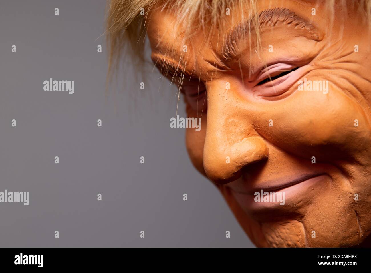 Donald trump mask hi-res stock photography and images - Alamy