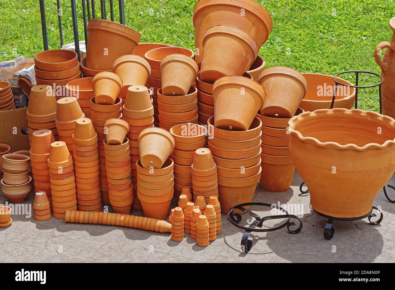 Terra cotta clay pots hi-res stock photography and images - Alamy