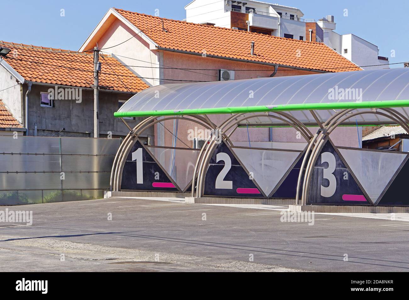 Car washing bay hi-res stock photography and images - Alamy