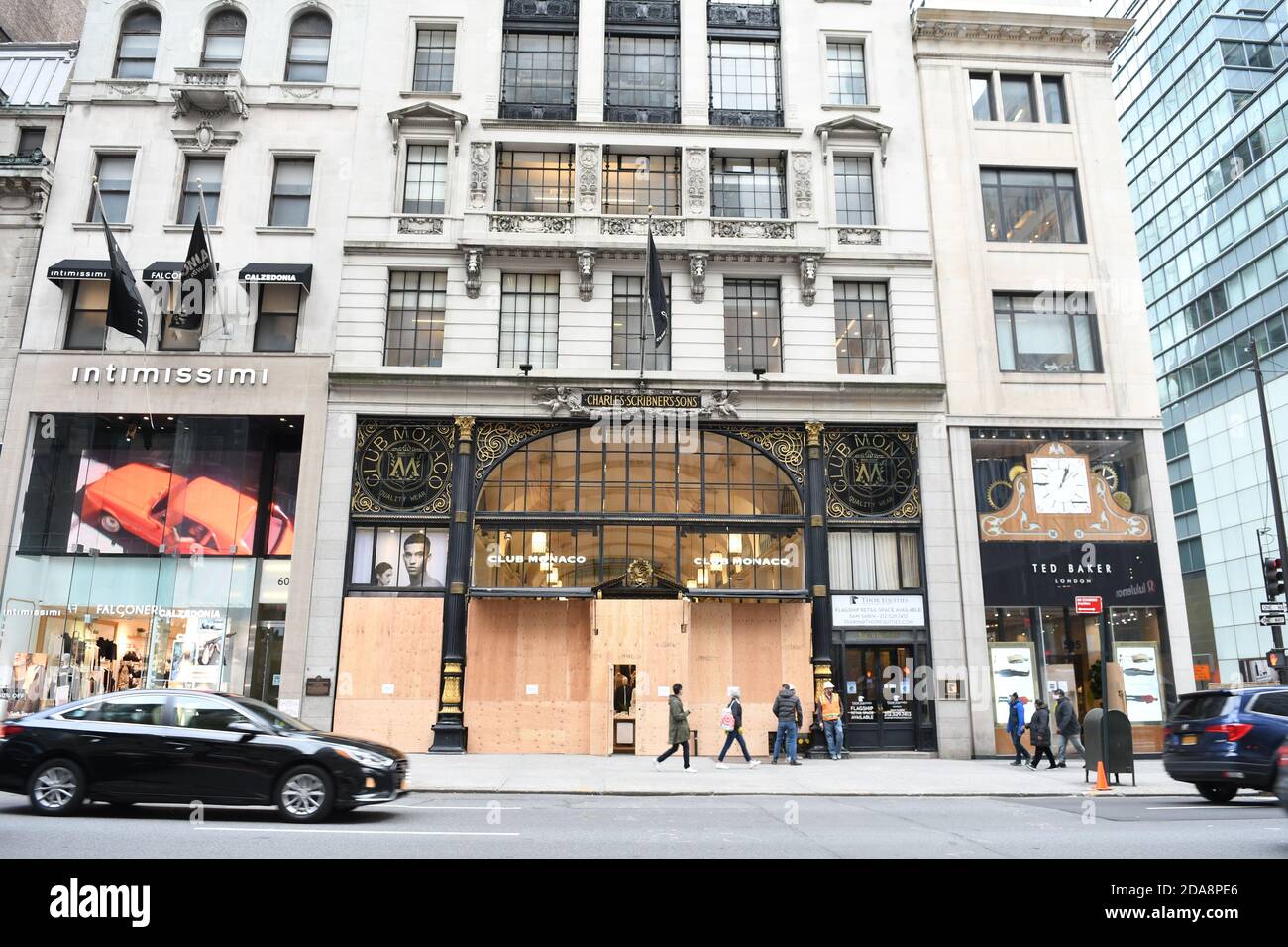 Window display in New York City, USA on November 3,2020 Stock Photo - Alamy
