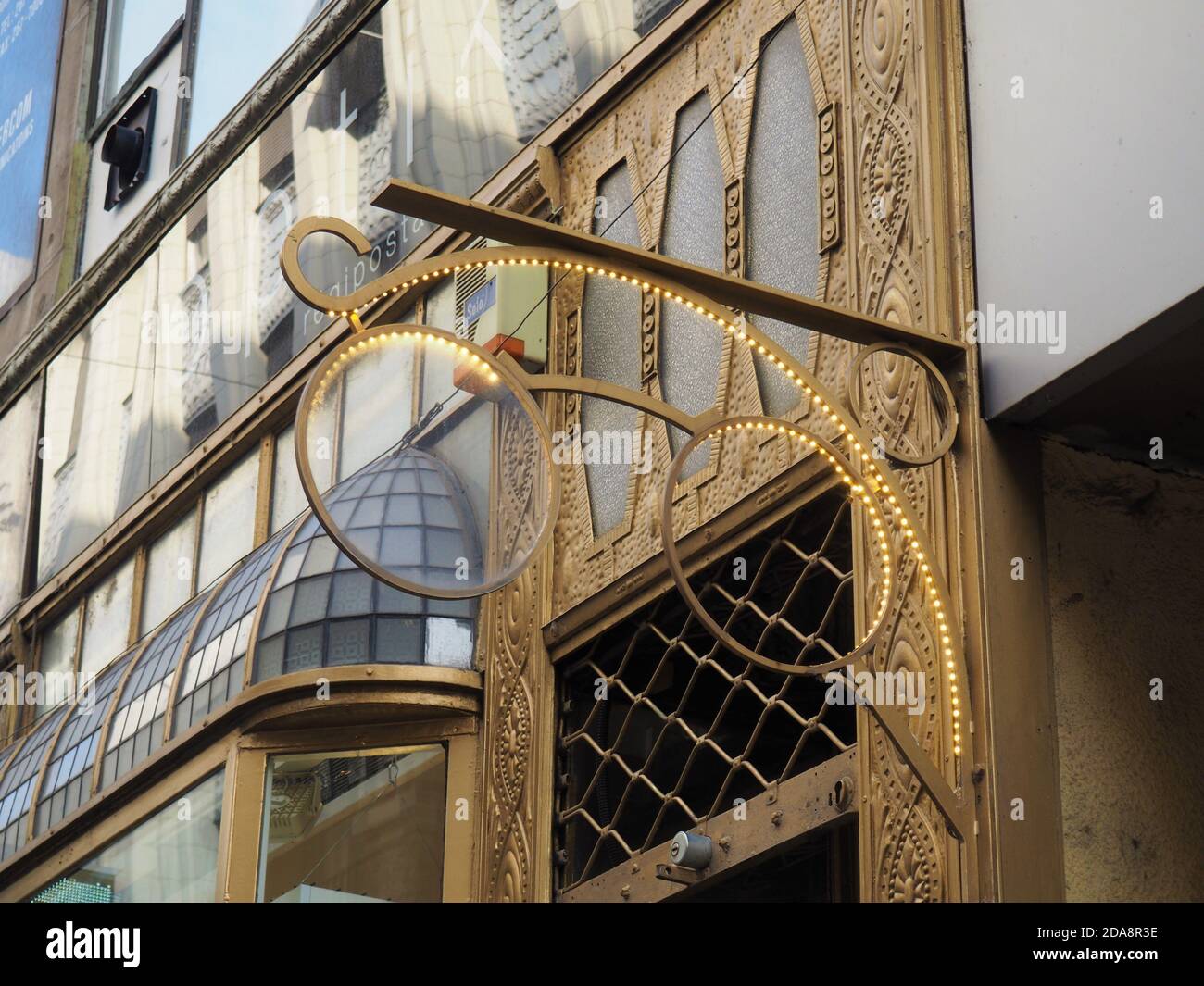 Eyeglasses spectacles sign shop hi-res stock photography and images - Alamy