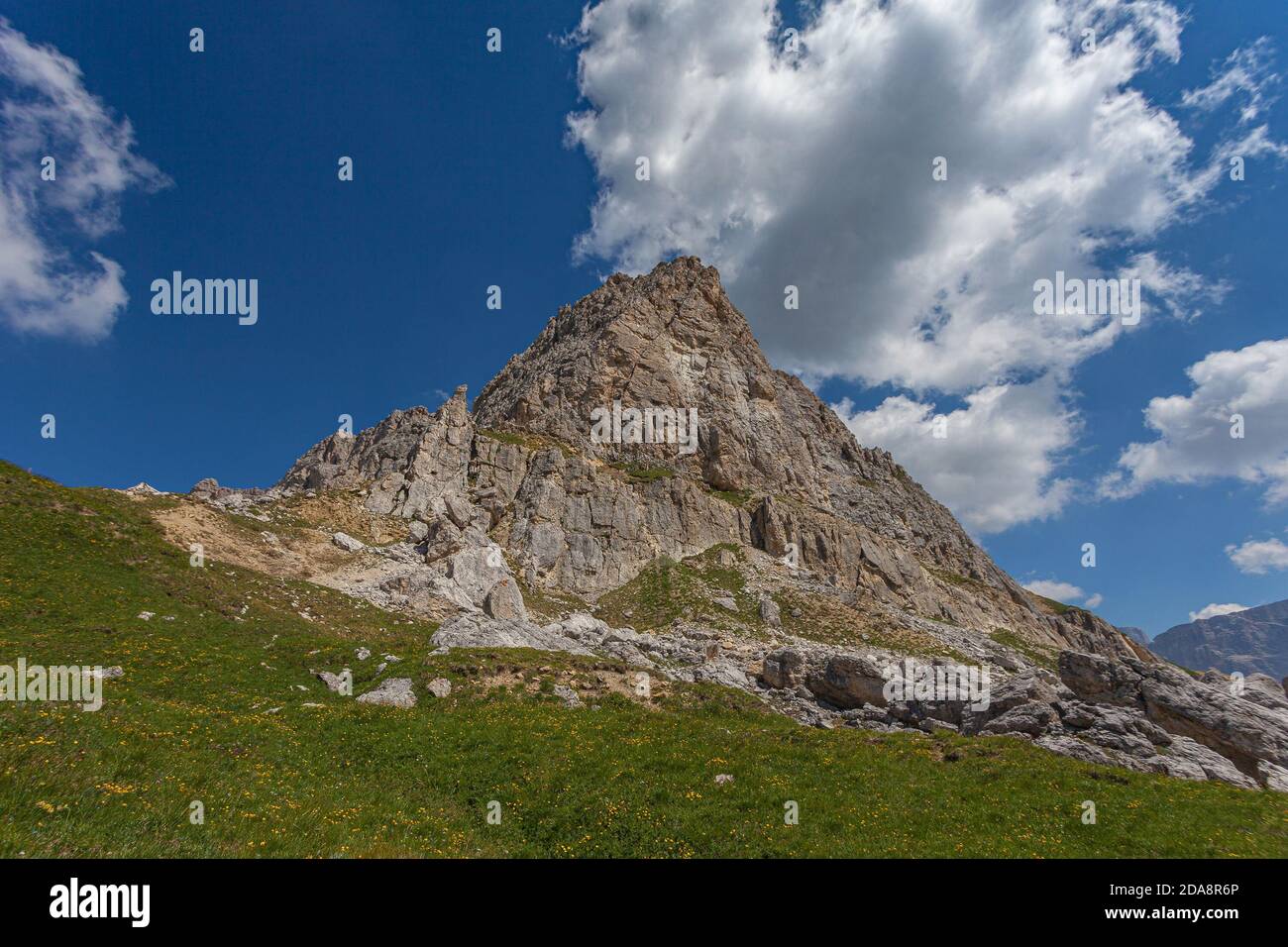 Pyramid morphology of the southern slope of Mount Small Settsass Stock ...