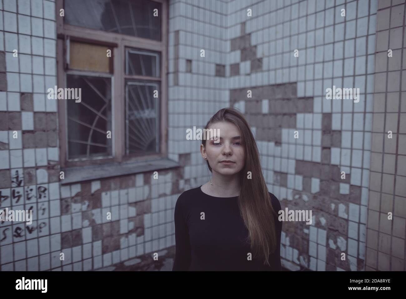 Girl in corner hi-res stock photography and images - Alamy