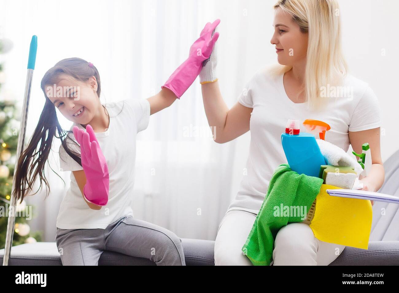 happy family do the cleaning Stock Photo - Alamy