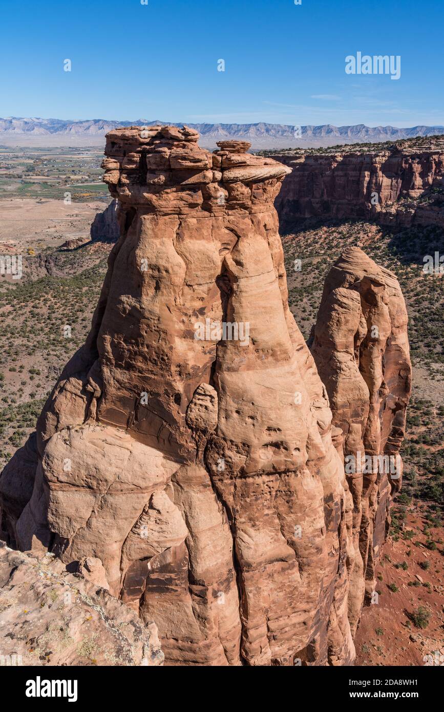 A Wingate sandstone tower called the Pipe Organ in Wedding Canyon ...