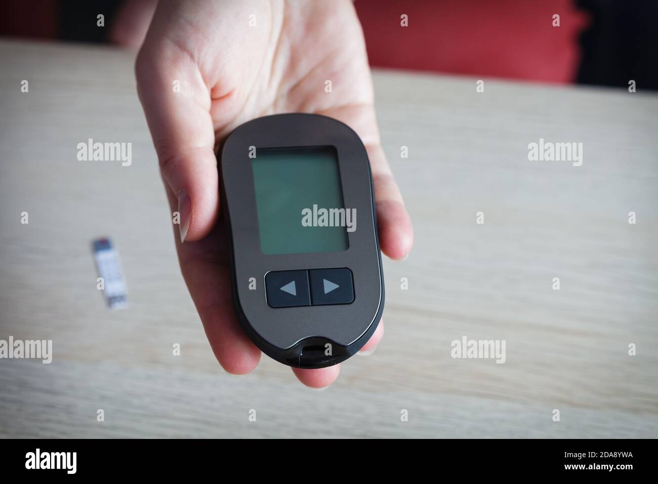 Hand holding glucometer Stock Photo - Alamy