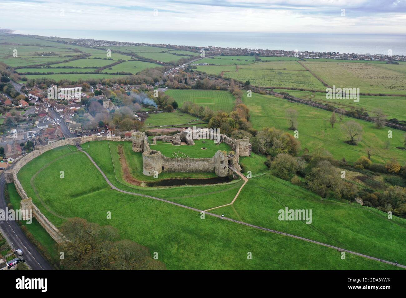 Pevensey castle coast hi-res stock photography and images - Alamy