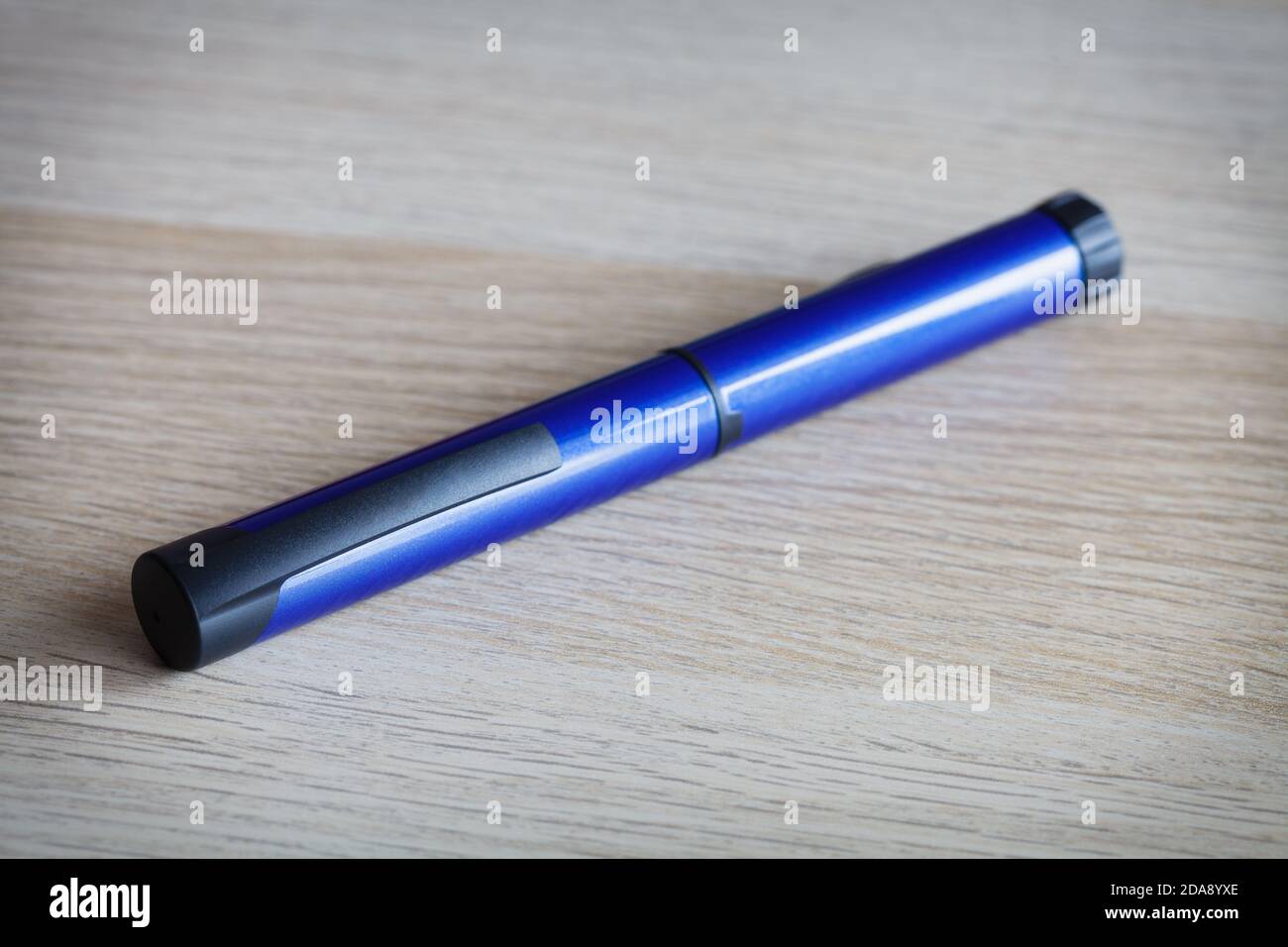 Injection pen hi-res stock photography and images - Alamy