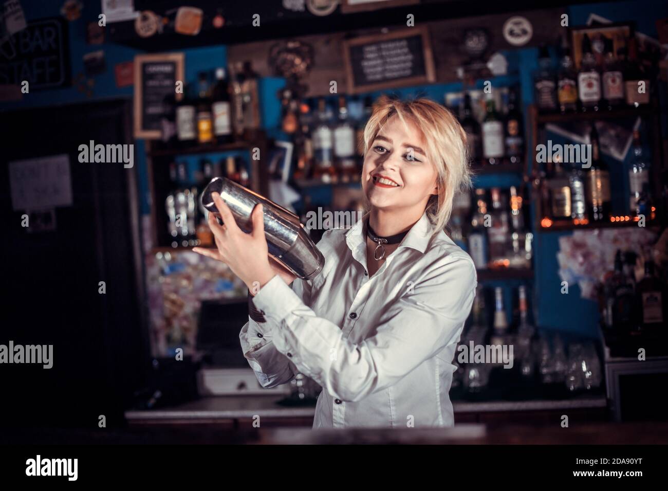 Pretty barmaid hi-res stock photography and images - Alamy