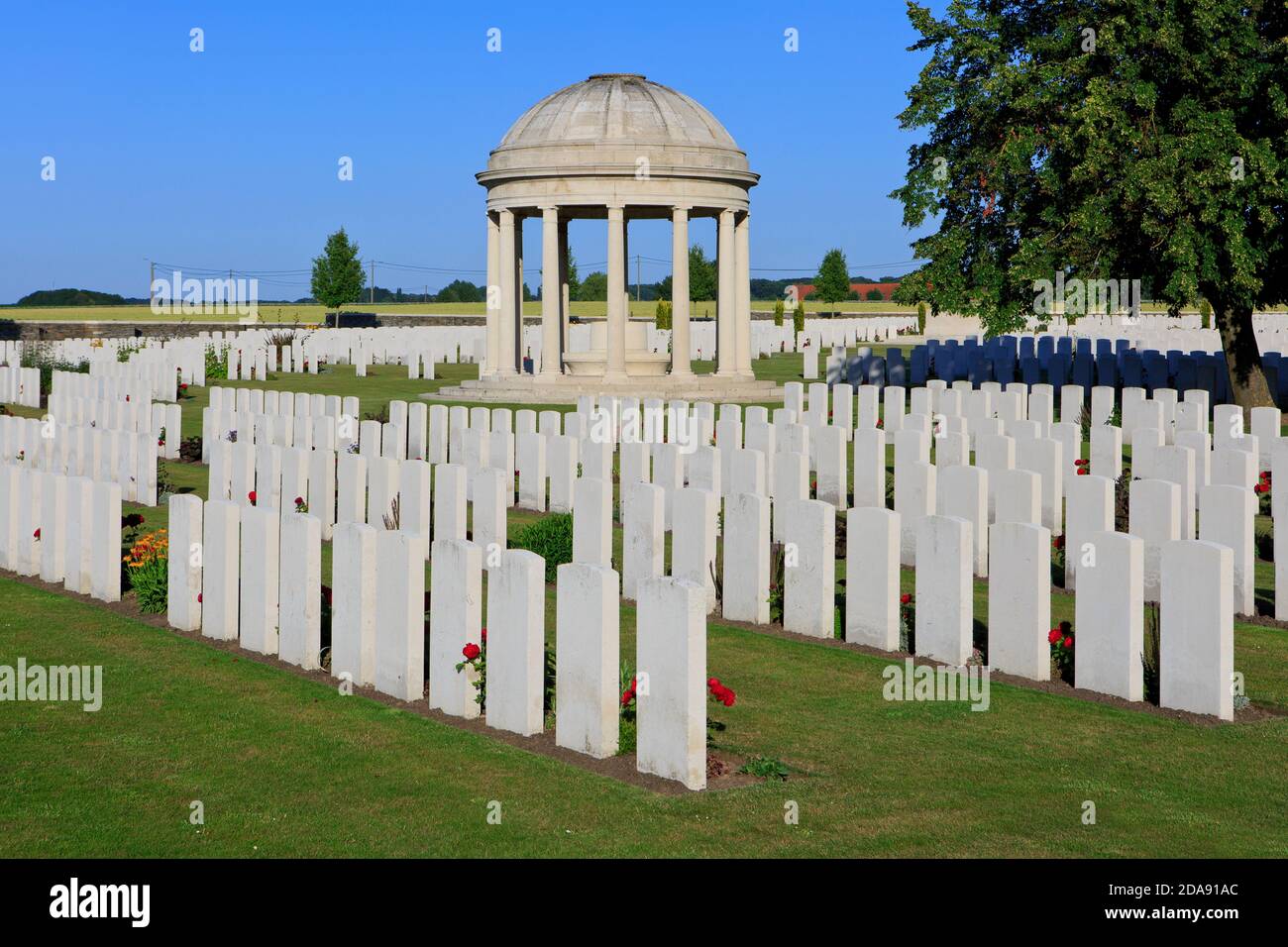 Graves at the (First and Second World War) Bedford House Cemetery ...