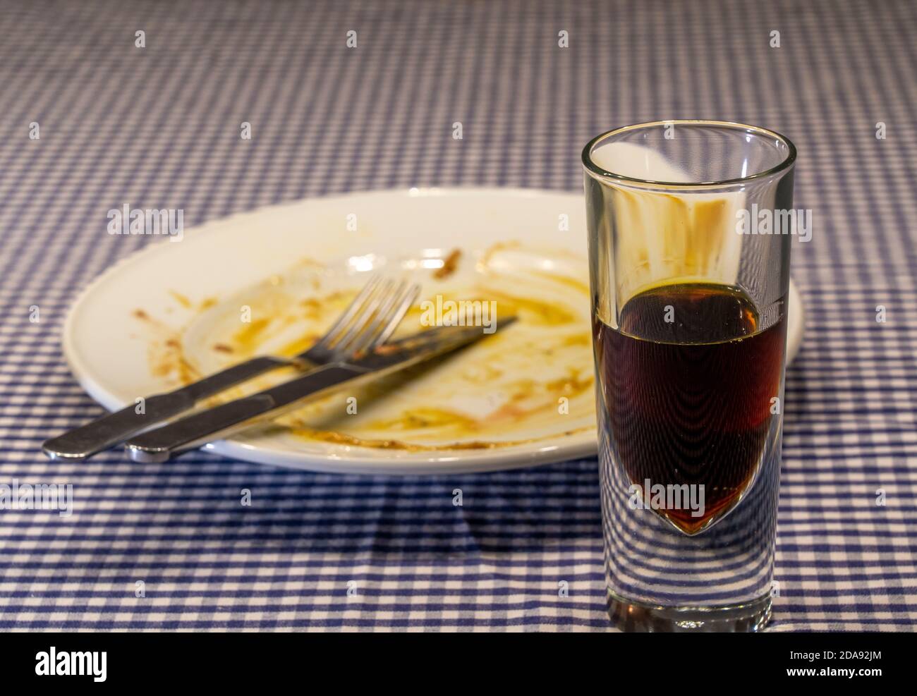 Symbol image Myth, schnapps, digestif, alcohol after a meal is good for ...