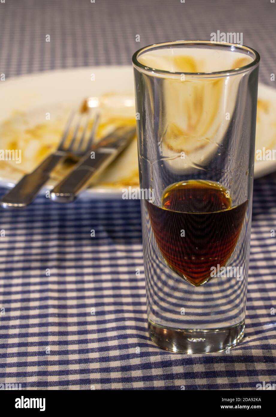 Symbol image Myth, schnapps, digestif, alcohol after a meal is good for ...