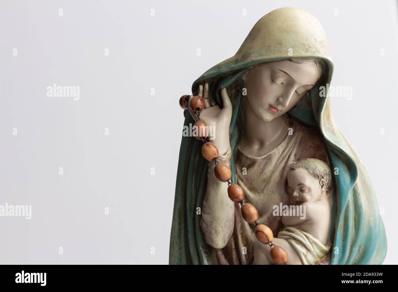 Mother mary holding rosary hi-res stock photography and images - Alamy