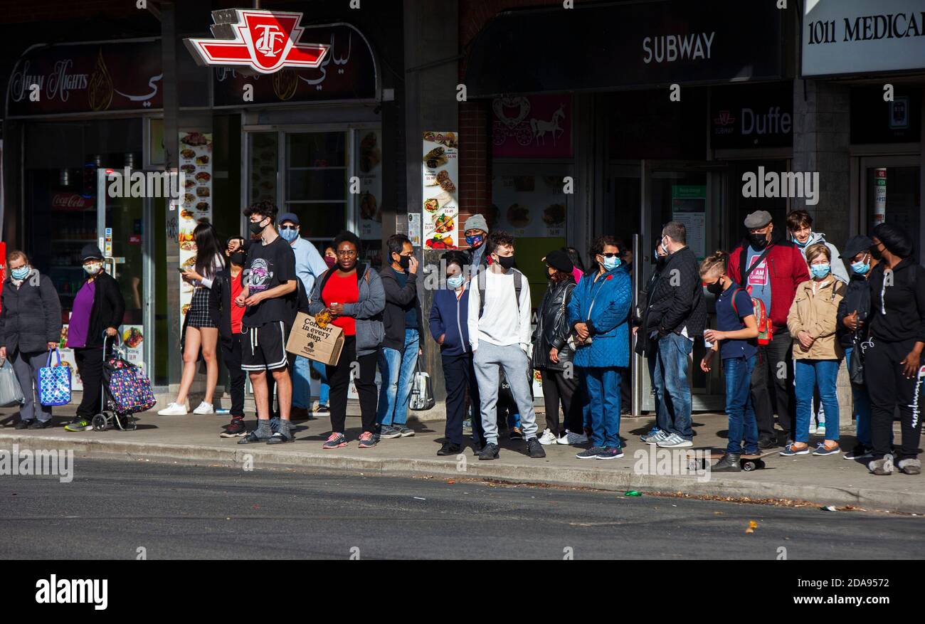 To stop canadian buses hi-res stock photography and images - Alamy