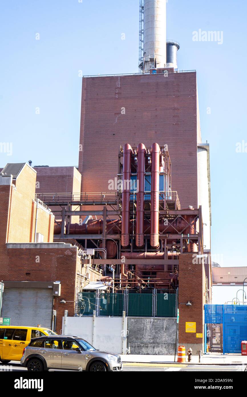 Con edison power generating plant hi-res stock photography and images ...