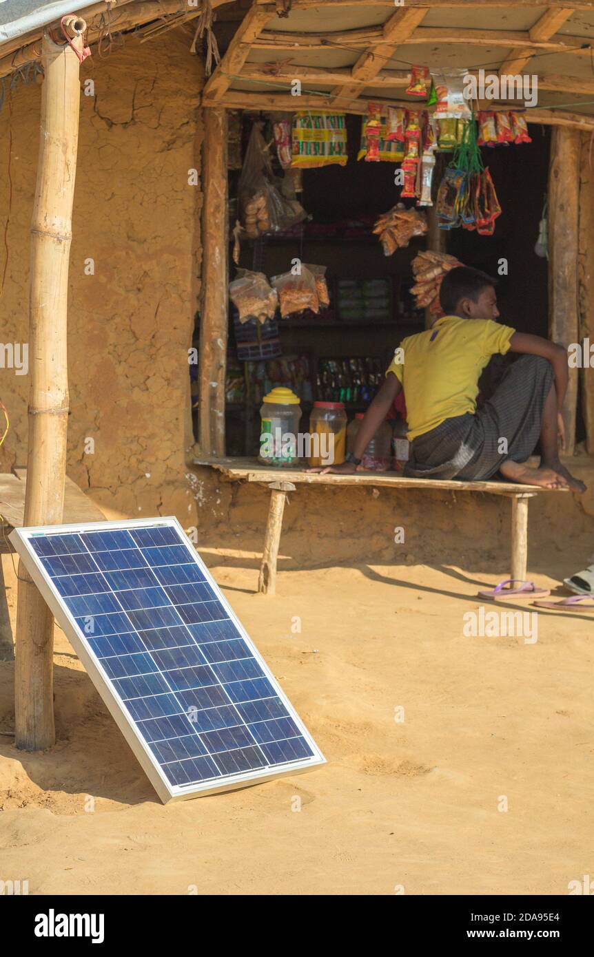 Solar panel shop hi-res stock photography and images - Alamy