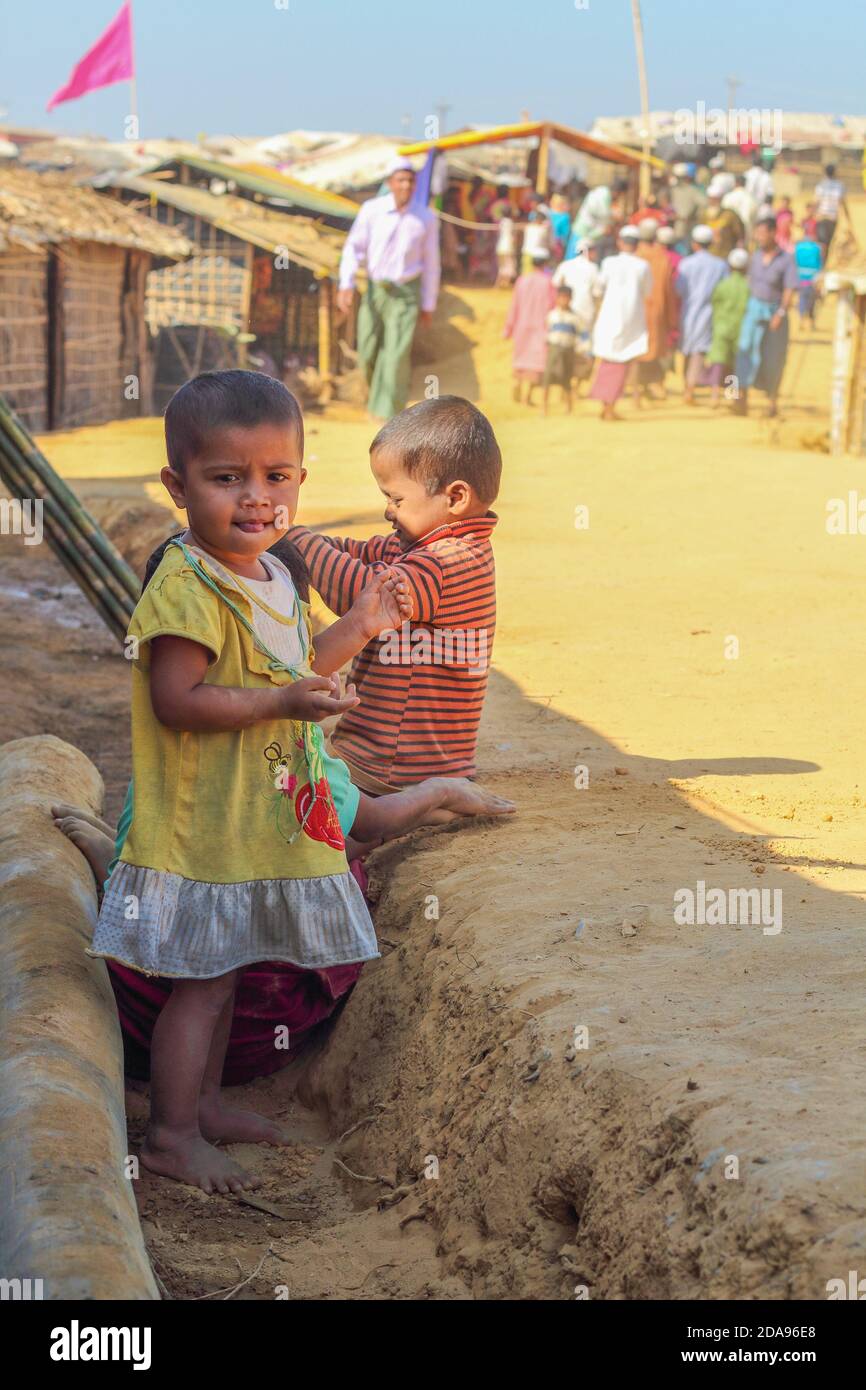 COX'S BAZAR, BANGLADESH - NOVEMBER 25, 2017: Rohingya refugee children ...