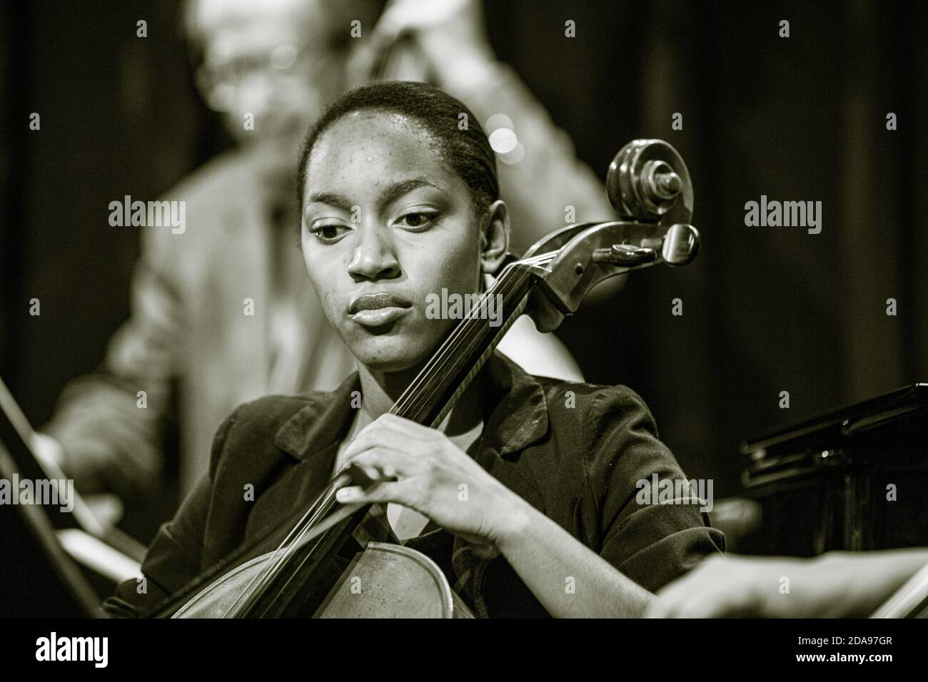 Black and white cellist hi-res stock photography and images - Alamy