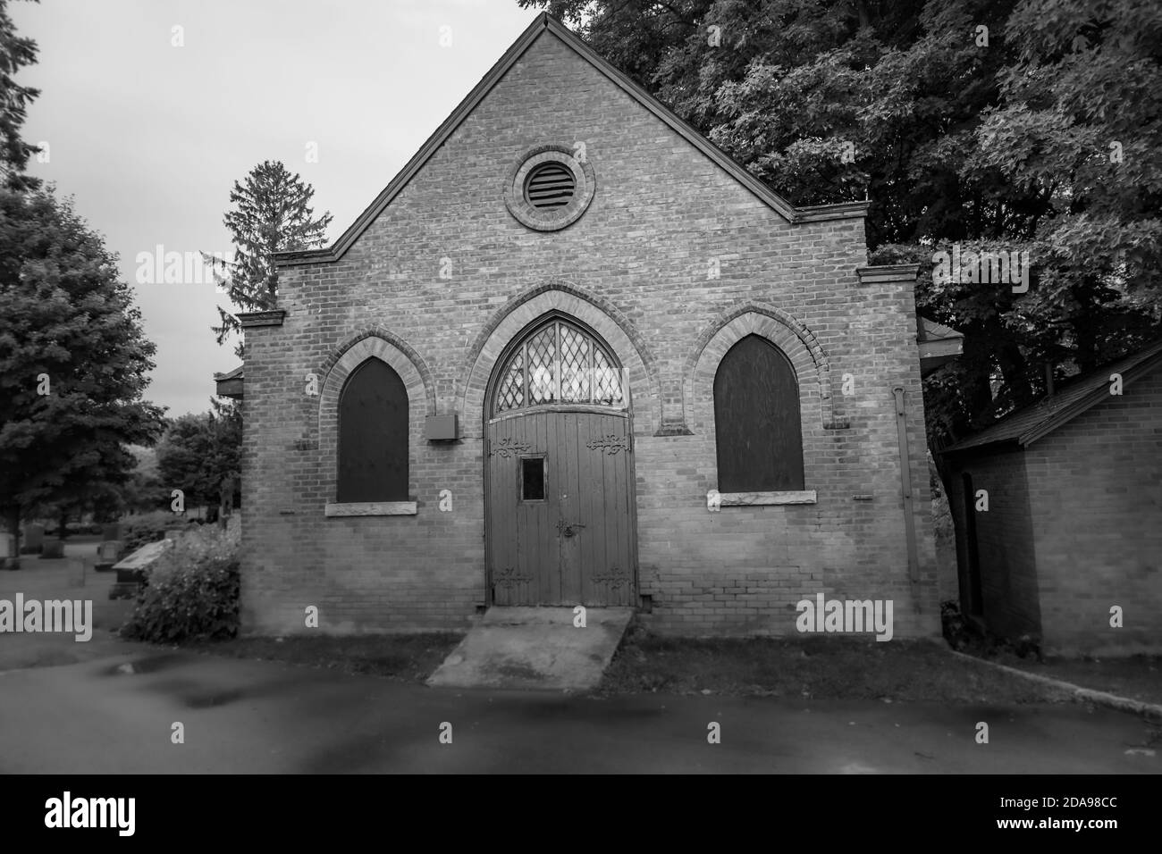 Historic Church and Tomb graveyard Stock Photo - Alamy