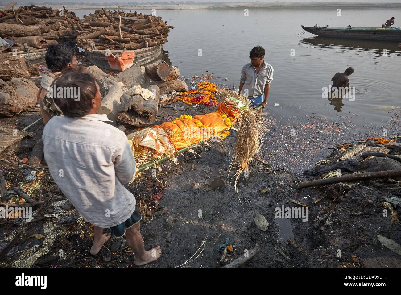 Varanasi, India, January 2008. Cremation ceremony in Manikarnika, the ...