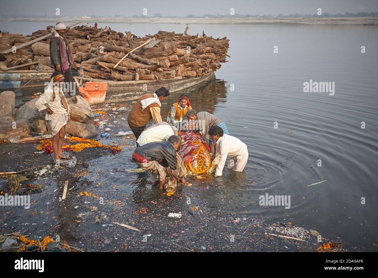Varanasi, India, January 2008. Cremation ceremony in Manikarnika, the ...