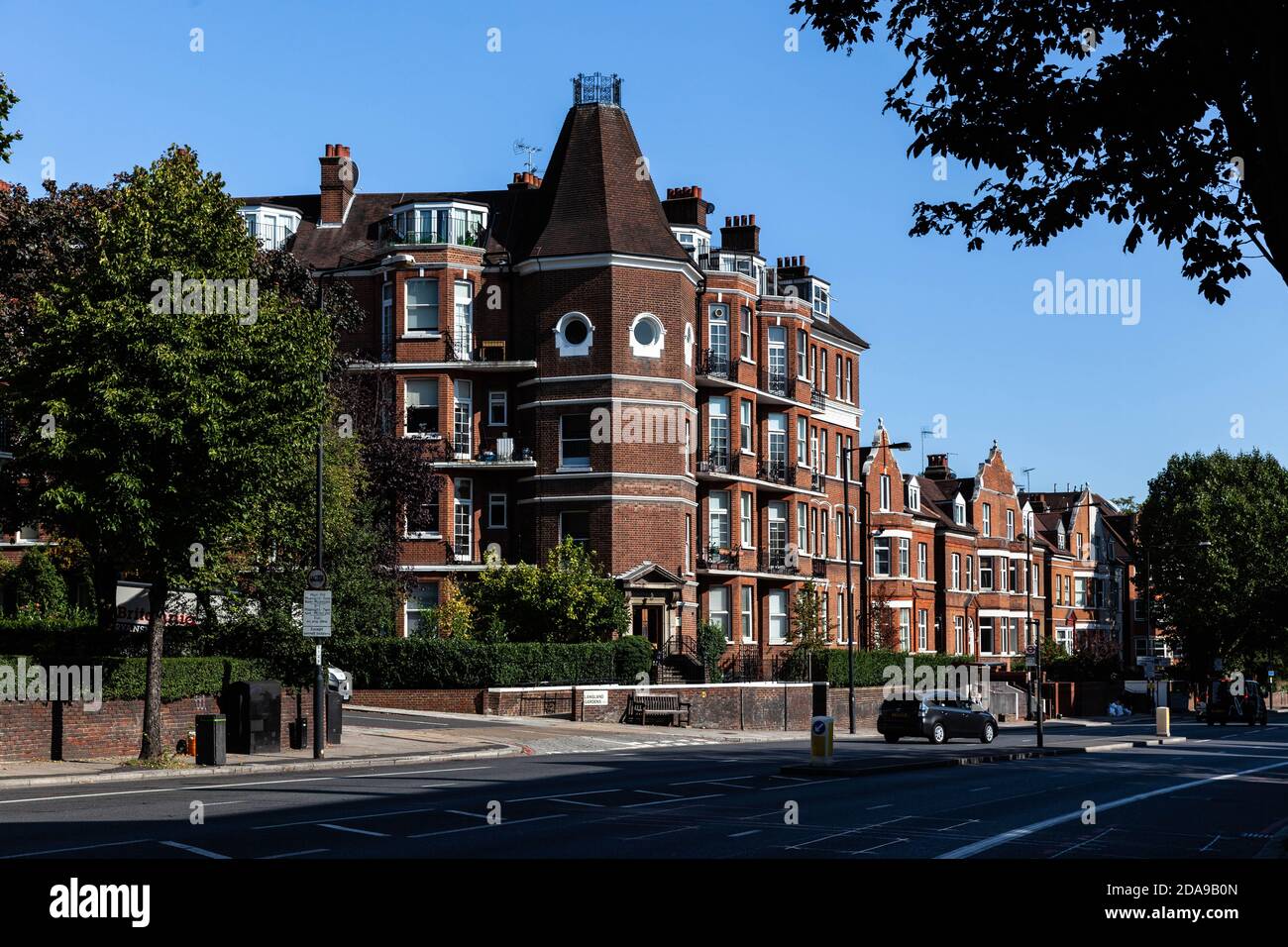 Edificio de apartamentos de fachada hi-res stock photography and images ...