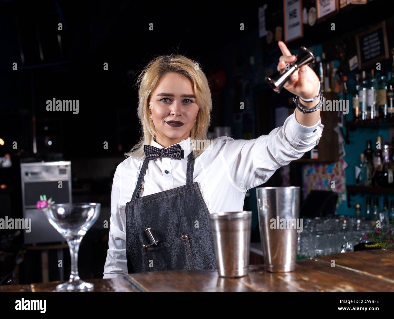 Girl bartender creates a cocktail in the porterhouse Stock Photo - Alamy