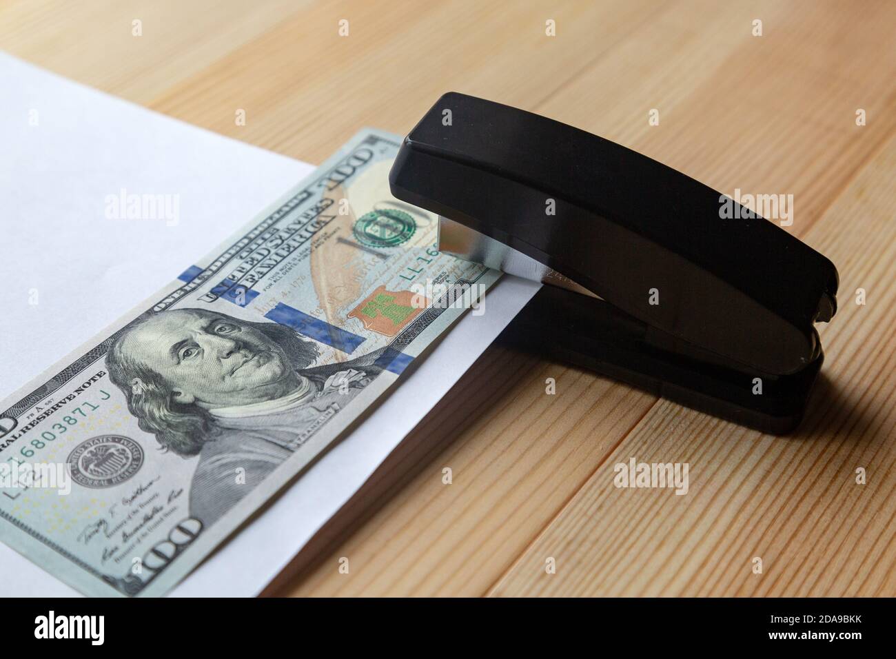 Fine pinned paper hi-res stock photography and images - Alamy