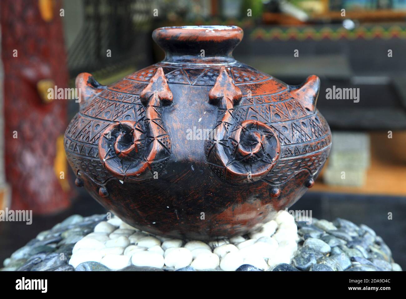 Aboriginal rukai pottery pots hi-res stock photography and images - Alamy