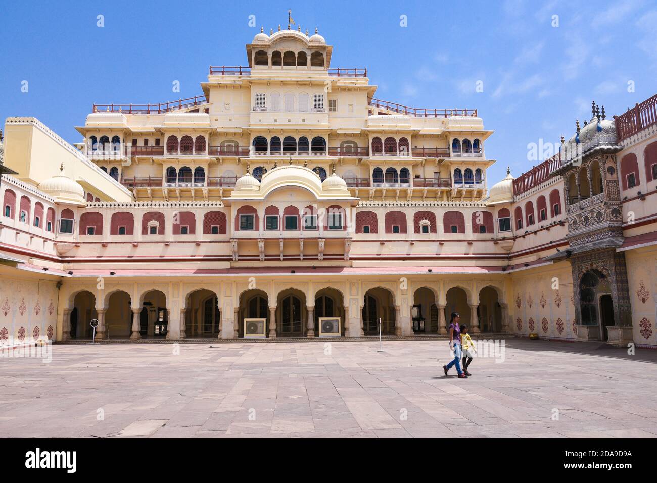 Woman tourist at Ganesh Pol gateway decorated entrance to City Palace ...
