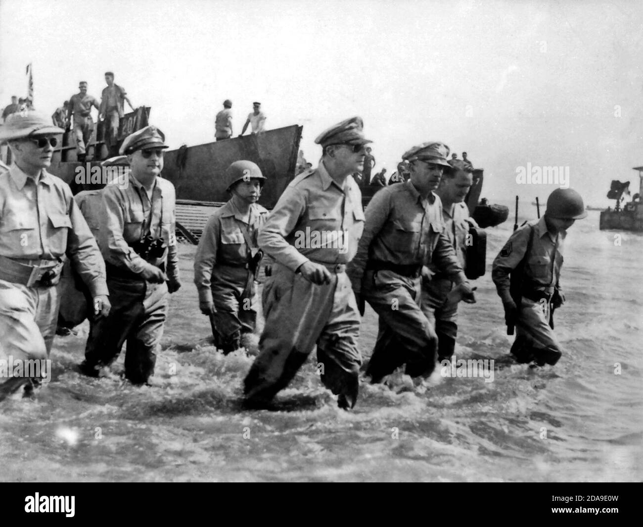 Douglas macarthur Black and White Stock Photos & Images - Alamy
