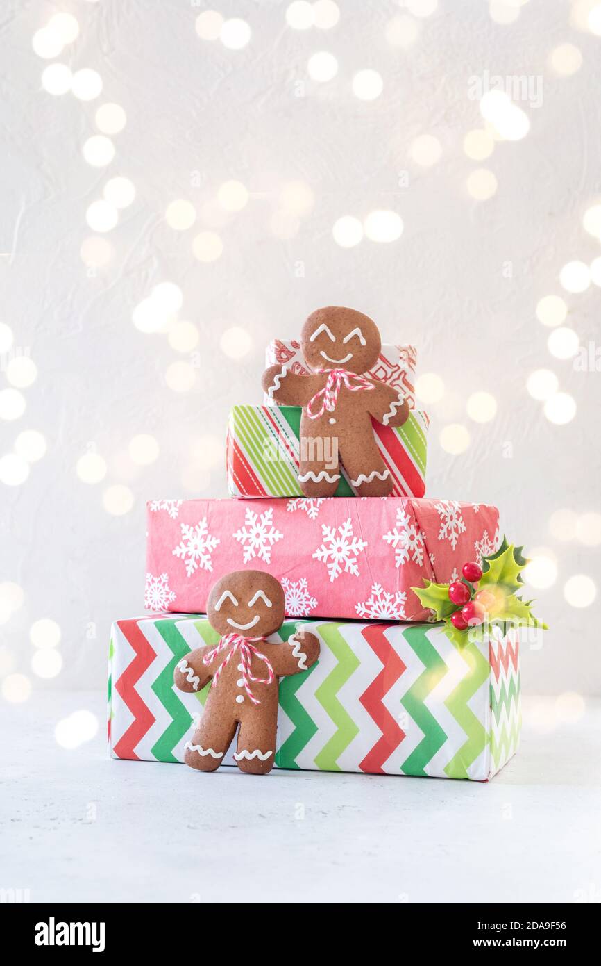 Gingerbread Men and Gift Box Stock Photo - Alamy