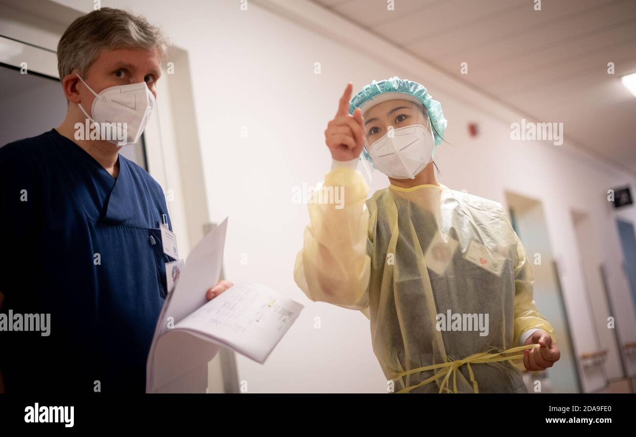 Mouth to mask ventilation hi-res stock photography and images - Alamy