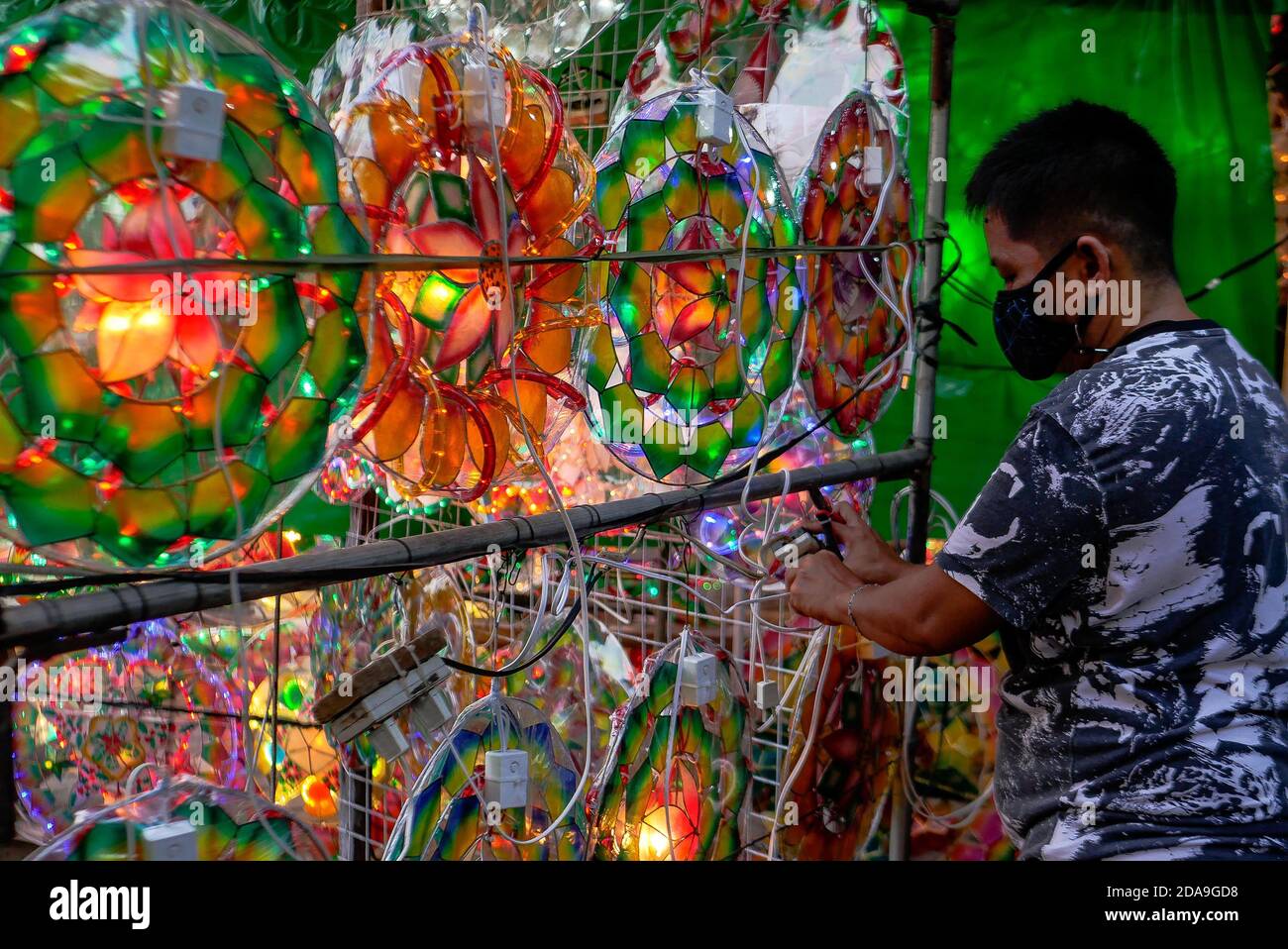 Christmas lanterns philippines hi-res stock photography and images - Alamy
