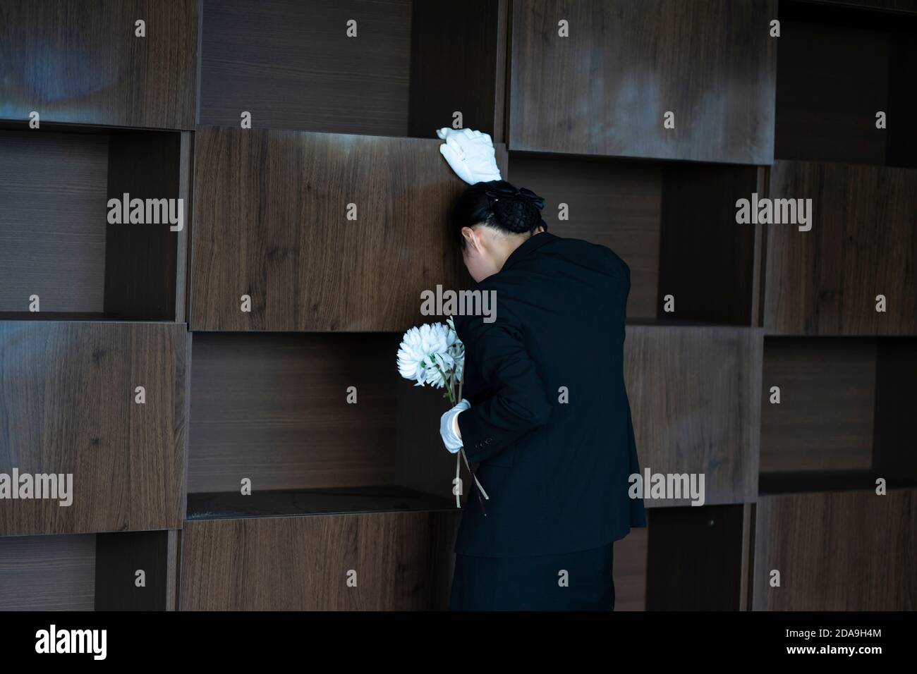 Mourner at funeral hi-res stock photography and images - Alamy