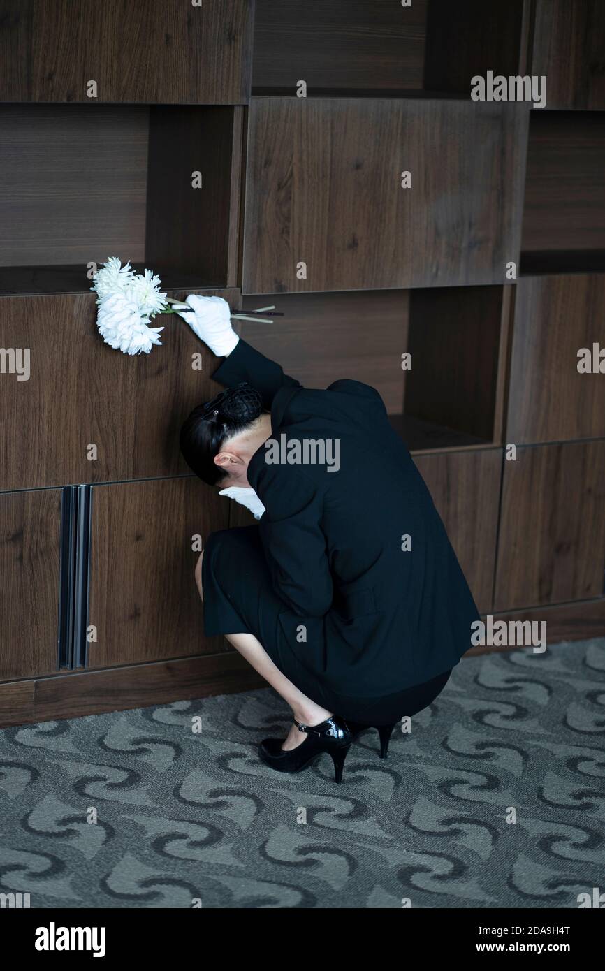 Mourner at funeral hi-res stock photography and images - Alamy
