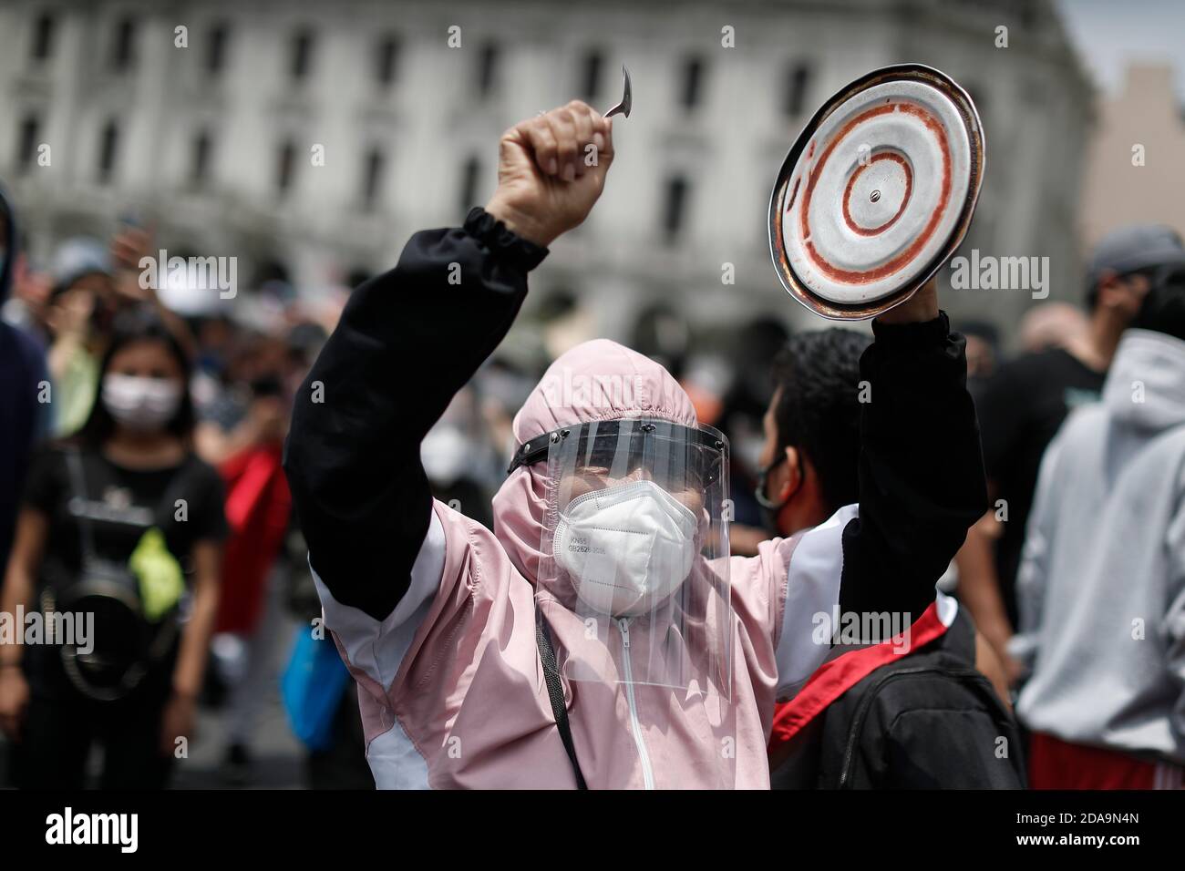 Face shield protector hi-res stock photography and images - Alamy