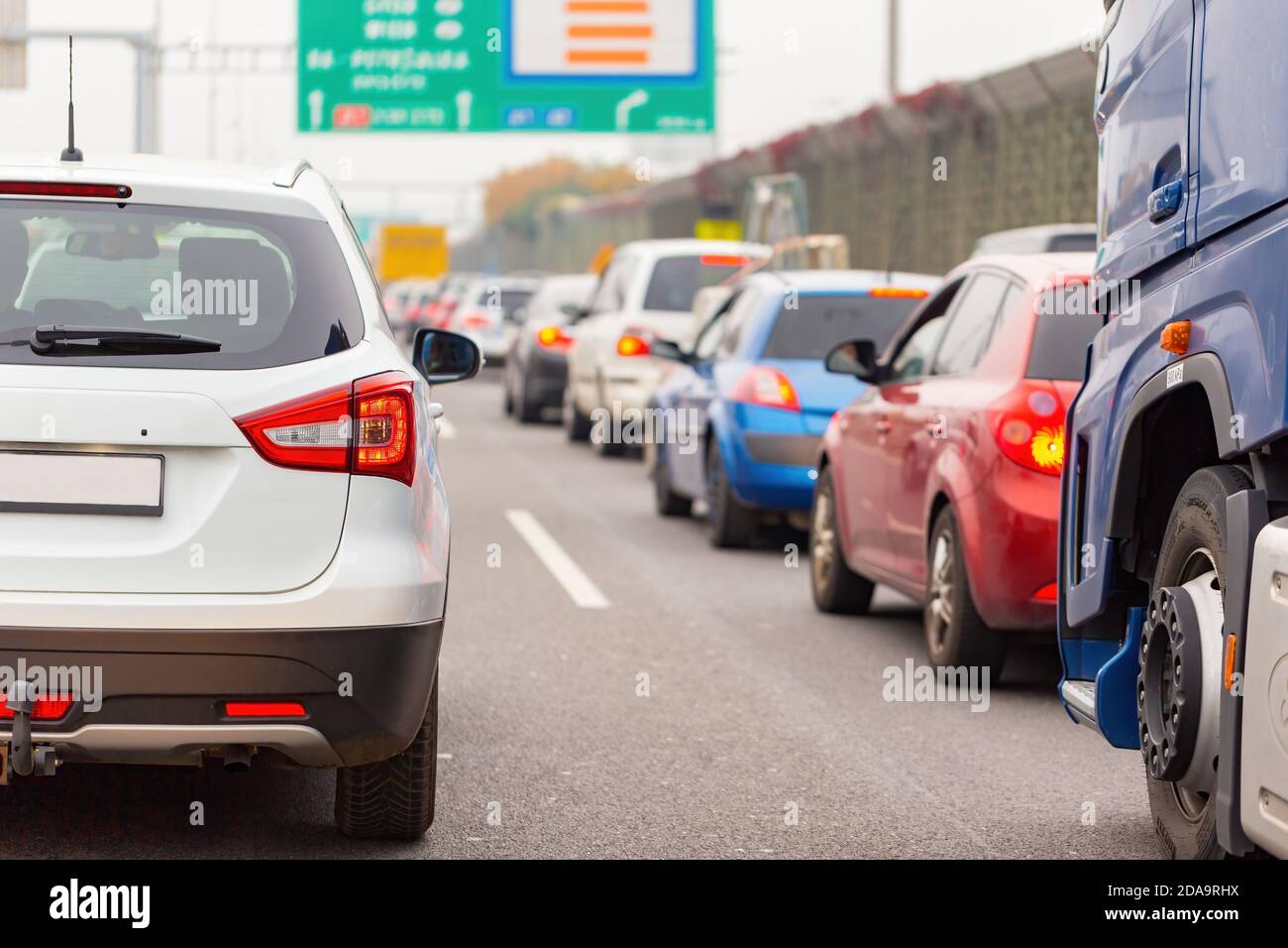 Waiting line road street hi-res stock photography and images - Alamy