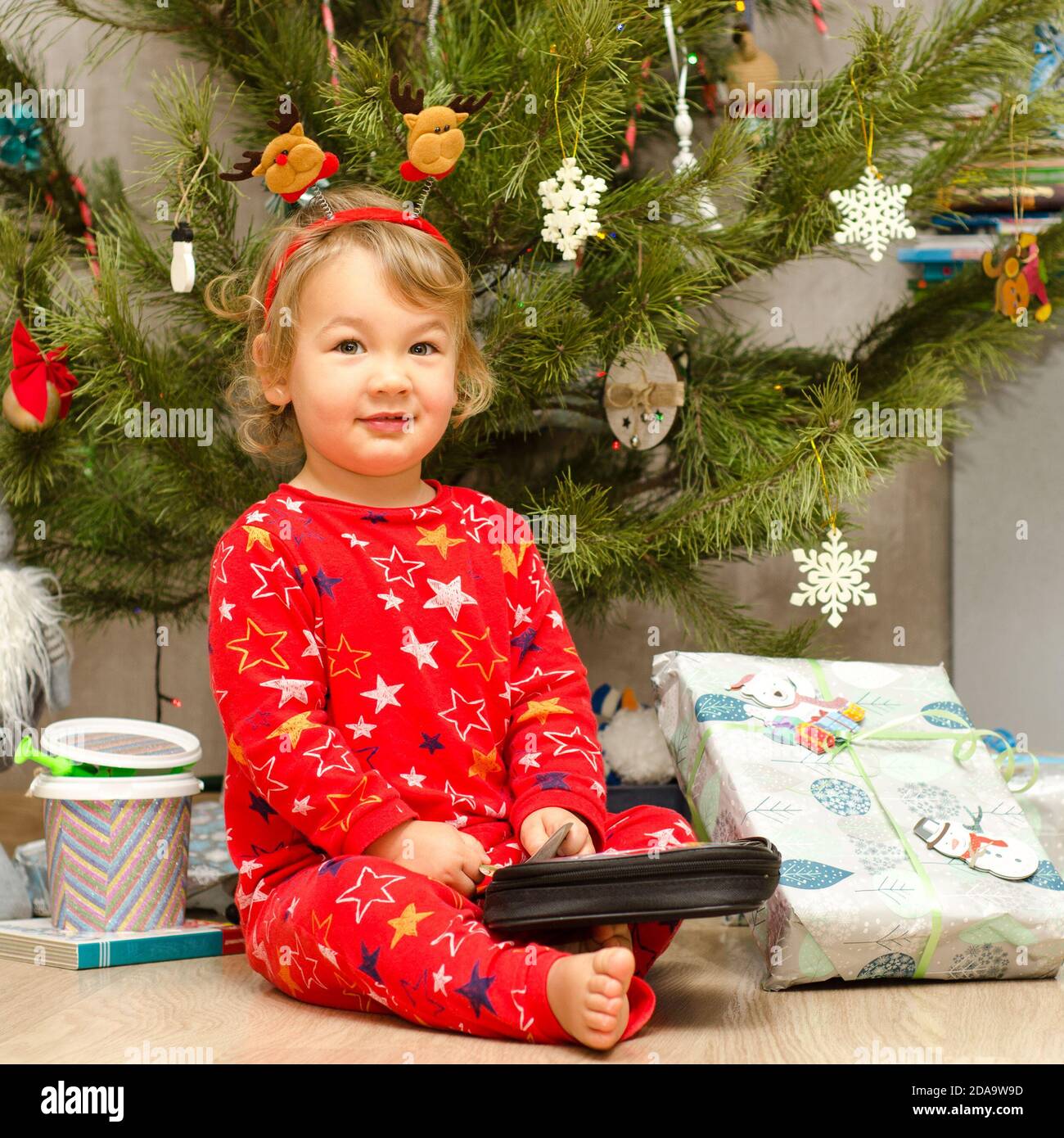 Unpacking christmas tree hi-res stock photography and images - Alamy