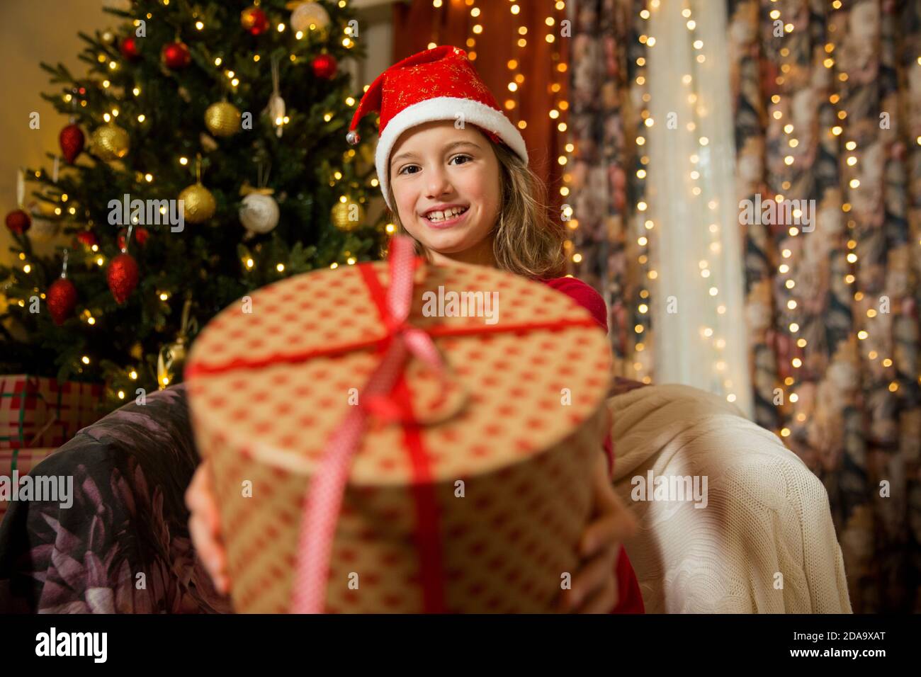 Child waving hand hi-res stock photography and images - Alamy
